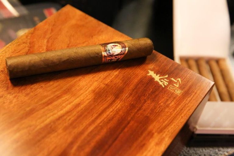 Cigar In China - Let's Chinese